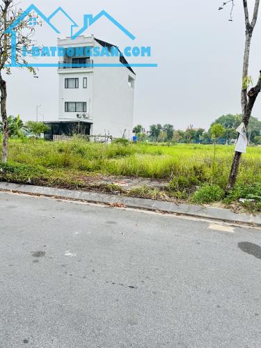 Bán đất Tái Định Cư Vân Hà thư Lâm , đất 2 mặt thoáng vỉa hè , đường 8m ...