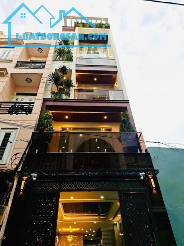 NGAY P.11, GÒ VÁP. GẦN THỐNG NHẤT, NHÀ 5 TẦNG, THANG MÁY, 6 PHÒNG, GARA ...